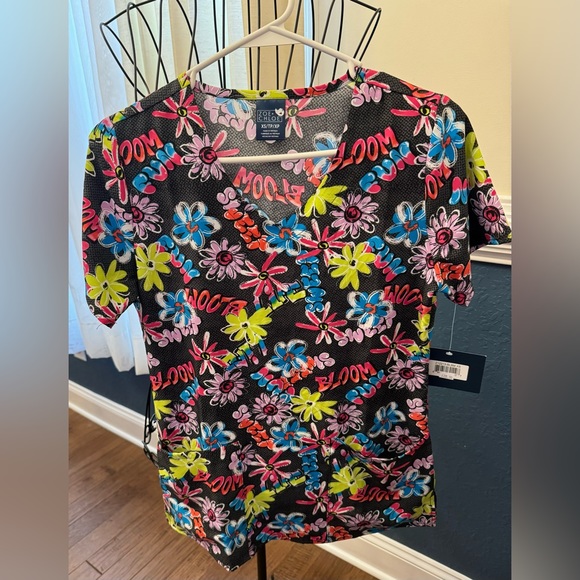 zoe + chloe | Tops | Zoe Chloe Extra Small Xs Bright Floral Bloom Boom ...